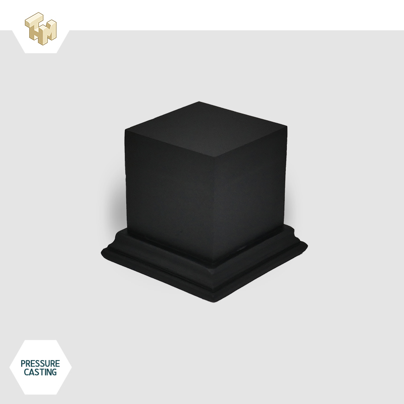 Small square display plinth